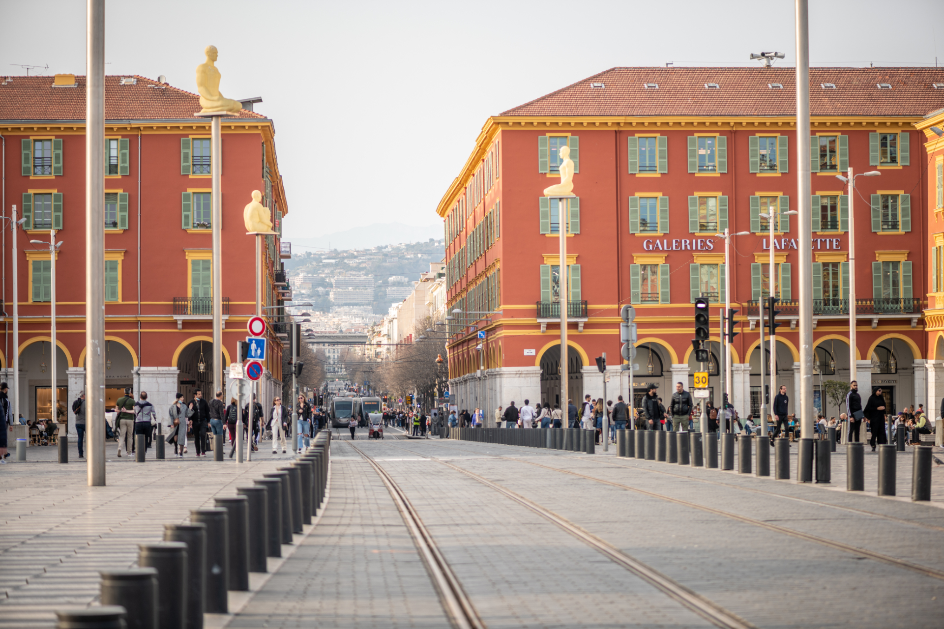 Masséna, Jean Médecin: the main shopping artery - Nice Shopping